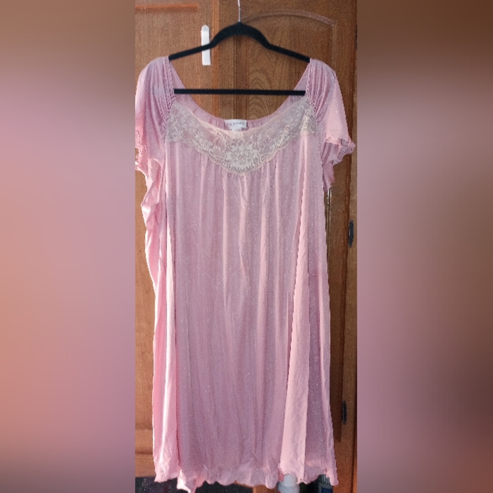 Shadowline Feminine Gown With Lace Detail Shortsleeve… - Gem